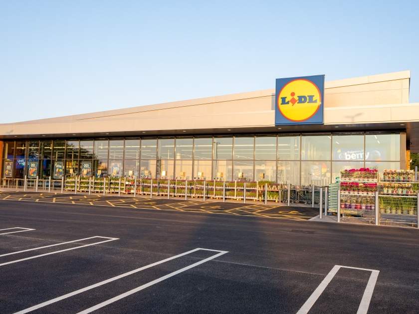 LIDL INVESTS £250 MILLION IN SLASHING PRICES FOR CUSTOMERS - Lidl Great Britain