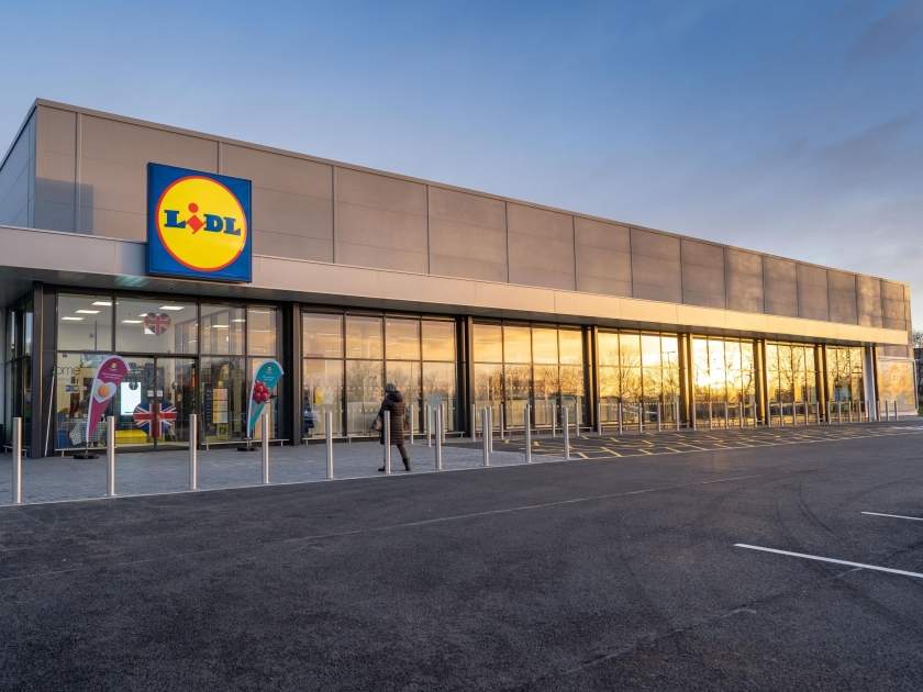 LIDL SETS SIGHTS ON HUNDREDS OF NEW STORES - Lidl Great Britain