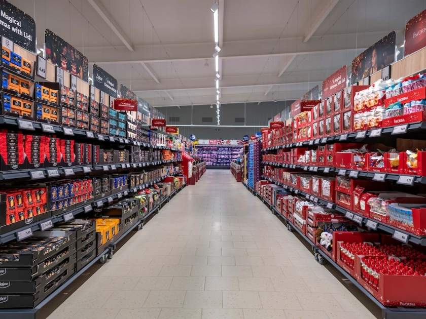 LIDL REVEALS HOLIDAY HOURS AND SEASONAL SAVINGS - Lidl Great Britain